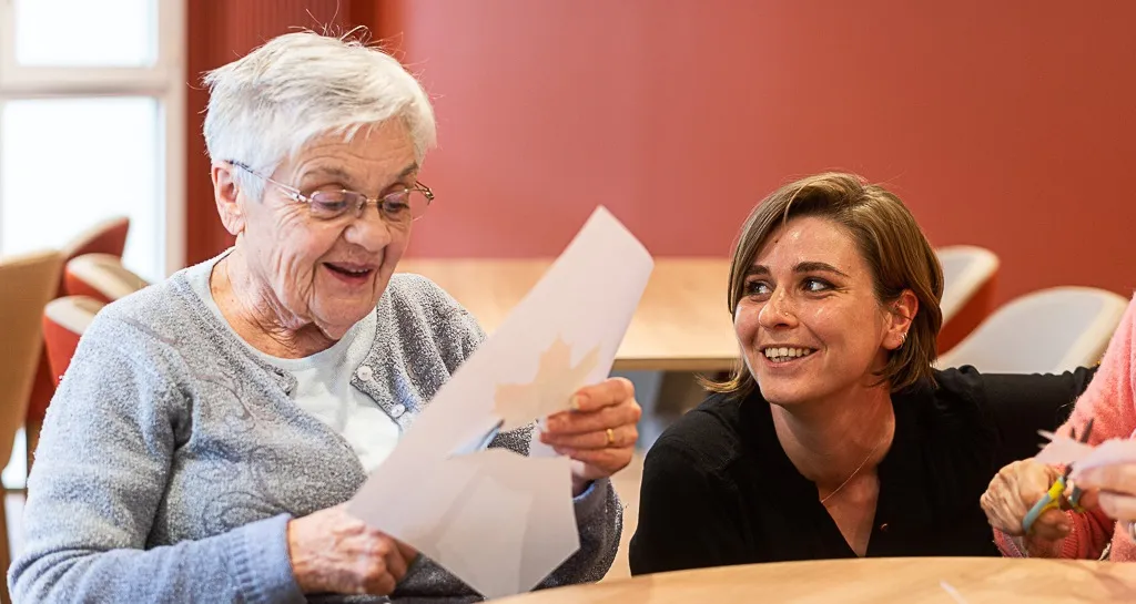 Quel est le rôle d’un animateur en maison de retraite Korian